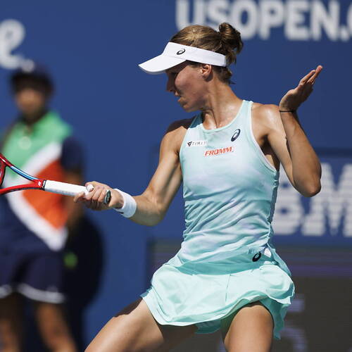 Viktorija Golubic franchit la première haie