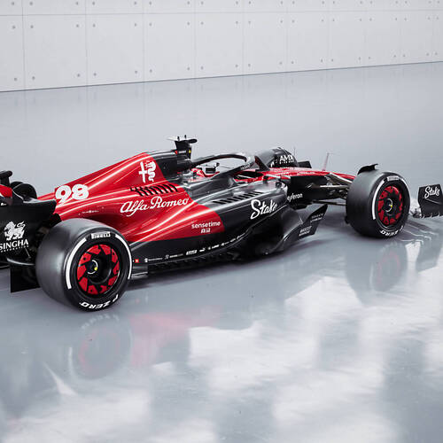 Formule 1: Alfa Romeo en rouge et noir