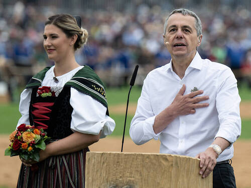 Beaucoup de personnalités à la Fête fédérale de lutte