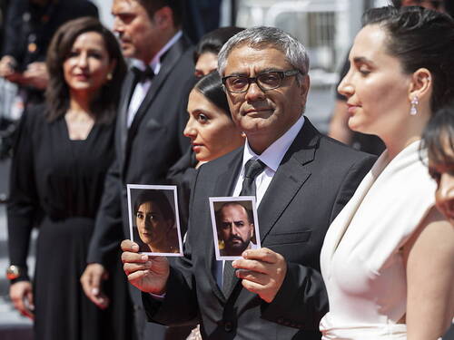 Le cinéaste iranien Rasoulof ovationné debout