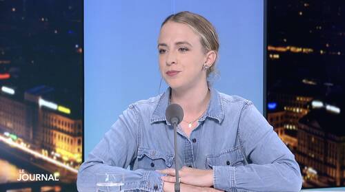 Julie Conti sur la scène du festival du rire de Genève