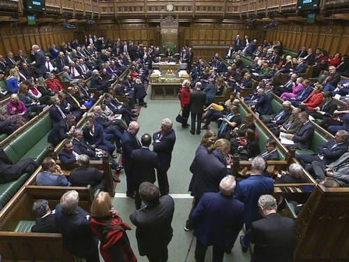 Migration vers le Rwanda: oui du parlement aux expulsions