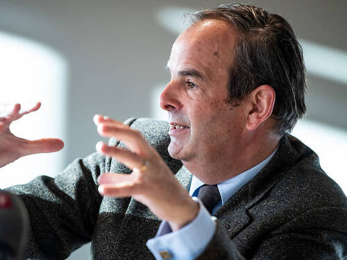 Gerhard Pfister veut brider l'offre en ligne de la SSR